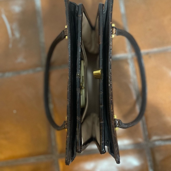 bellestone | Bags | Bellestone Alligator Skin Purse With Comb Coin ...